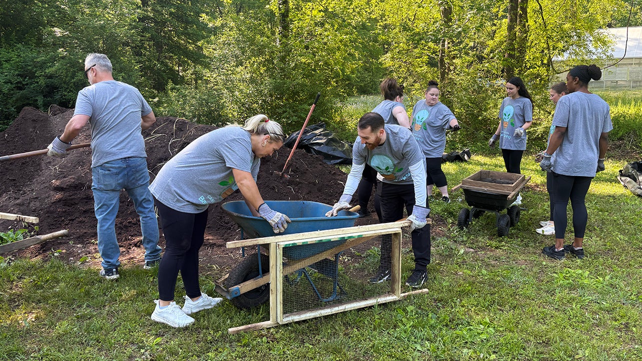 Bama Dining Collabs with Students on Composting - University of Alabama ...